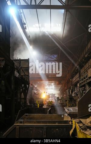 Iron casting at the foundry at metallurgical factory Stock Photo - Alamy