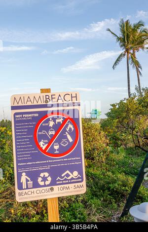 Miami Beach Welcome sign at South Beach Stock Photo - Alamy