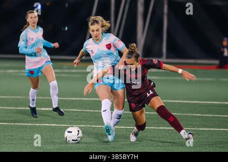 Kaylee Hunter #11 of AFC Toronto dribble the ball during the Northern ...