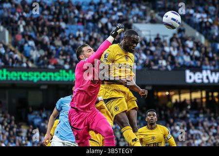 1, Jose Sa of Wolverhampton Wanderers punches the ball away during the ...