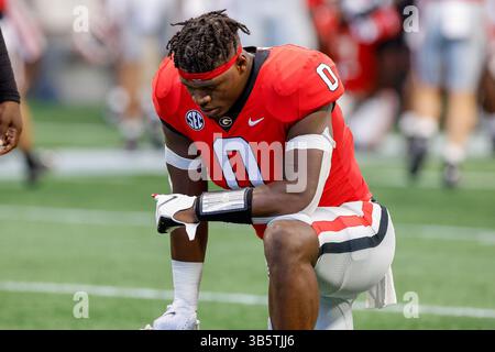 September 3, 2022: Georgia's Darnell Washington (0) hurdles Oregon's ...