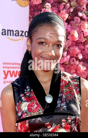 LOS ANGELES - JUN 14: Sophia Hardison, Chante Moore at the 2022 YWCA ...