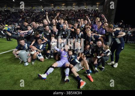 Falkirk players celebrate at the final whistle after the William Hill ...