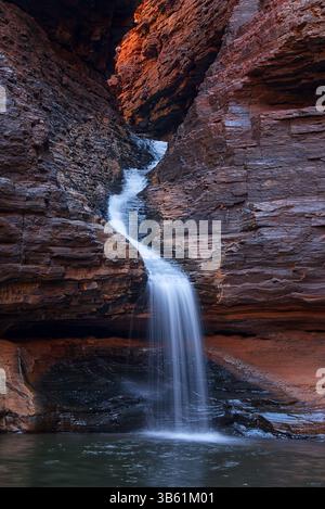 The waterfall into Regan's Pool, Hancock Gorge Stock Photo - Alamy