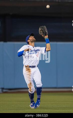 Los Angeles Angels' Chris Taylor warms up in the on-deck circle before ...