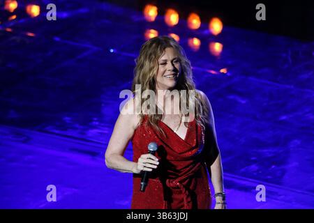 Rita Wilson singing in Athens. Desmond Child perform live for the ...