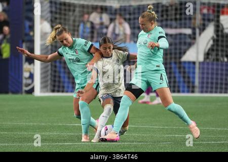 United States midfielder Claire Hutton (15) settles the ball over ...