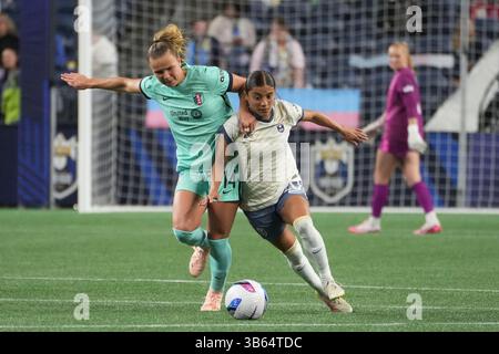 Seattle Reign FC midfielder Sam Meza (20) collects the ball with ...