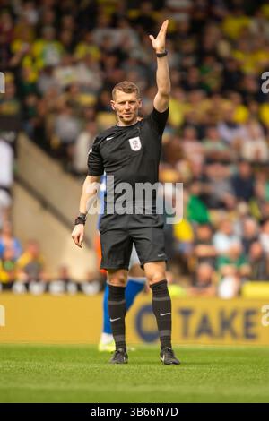 Referee Will Finnie during the Sky Bet Championship match between ...