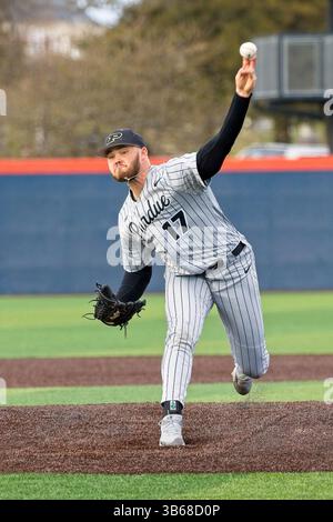 Illinois Fighting Illini starting pitcher Julius Sanchez (15) delivers ...