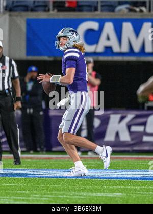 Kansas State quarterback Avery Johnson (2) passes the ball in the ...