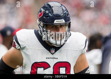 Houston Texans center Jarrett Patterson runs to a practice field during ...