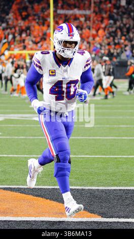 Buffalo Bills linebacker Von Miller (40) looks on during an NFL ...