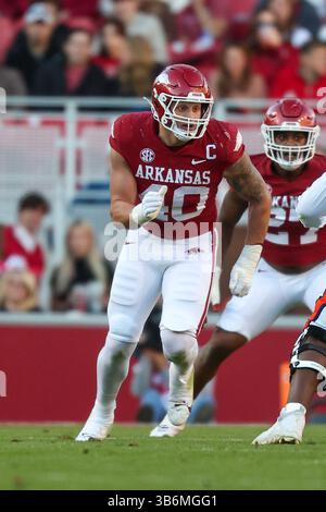 Arkansas defensive lineman Landon Jackson stretches before he runs a ...