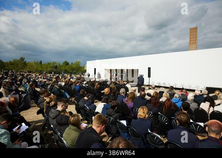 04 May 2025, Brandenburg, Oranienburg: Dietmar Woidke (r, SPD ...