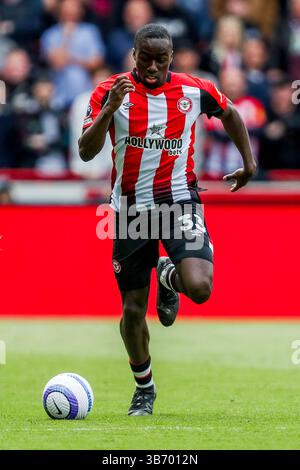 Michael Kayode of Brentford breaks with the ball during the Premier ...