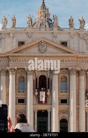 Papal balcony at Saint Peters Basilica, Vatican, Rome, Italy Stock ...