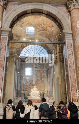 Michelangelo's Pieta statue in Saint Peter's Basilica in the Vatican ...
