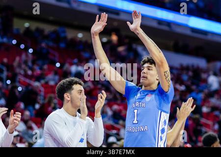 North Carolina forward Zayden High (1) goes in for a shot against USC ...