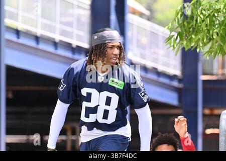 New England Patriots cornerback Alex Austin (28) follows play during ...