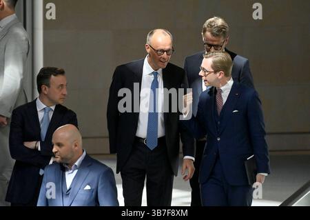 Philipp Amthor in der 8. Sitzung des 21. Deutschen Bundestages im ...