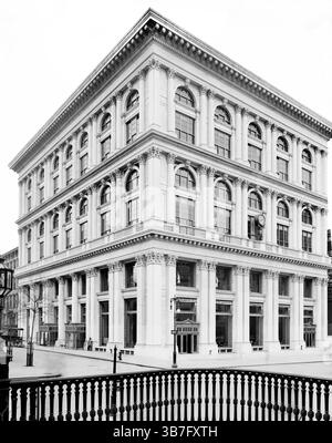 Tiffany & Co. building, exterior view, 401 Fifth Avenue at East 37th ...