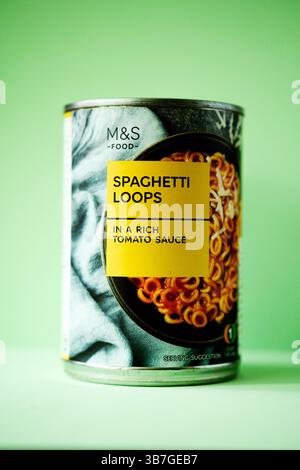 Spaghetti loops in a can Stock Photo - Alamy