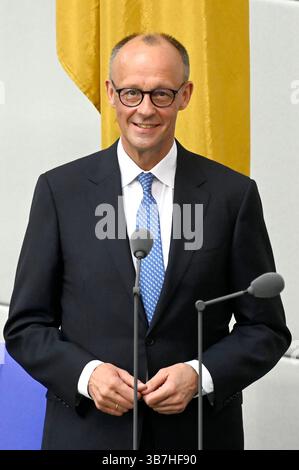 Bundeskanzler Friedrich Merz CDU bei der 17. Plenarsitzung im Deutschen ...