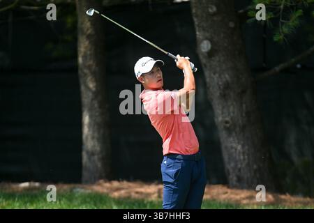 Collin Morikawa watches his bunker shot on the eighth hole during the ...