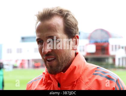 Harry KANE (FC Bayern München, FCB, 9) beim Aufwärmen, Freisteller ...