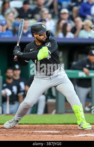 Chicago White Sox designated hitter Andrew Vaughn (25) runs the bases ...