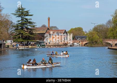 Boat, Cox's Yard and The Old Tramway Bridge, River Avon, Stratford-upon-Avon, Warwickshire ...