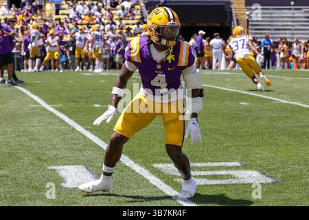 LSU linebacker Harold Perkins Jr. (7) looks to defend during an NCAA ...