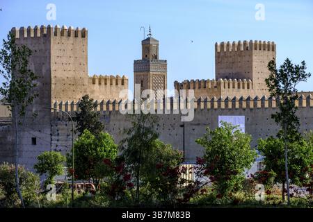 Outer wall and mosque of Fes el-Jdid Stock Photo - Alamy