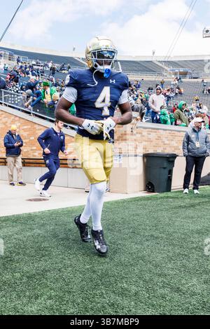 Notre Dame running back Jeremiyah Love (4) warms up during NCAA college football practice in ...