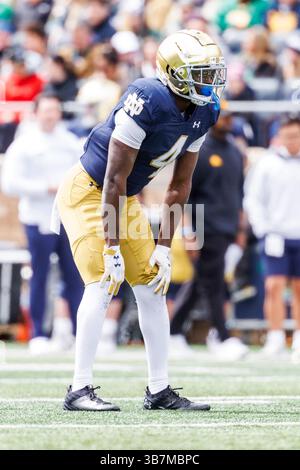 Notre Dame running back Jeremiyah Love (4) warms up during NCAA college football practice in ...