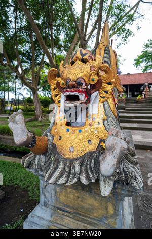 Traditional balinese statue of the deity Barong Stock Photo - Alamy