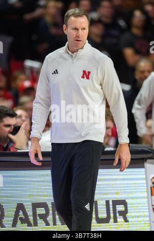 Nebraska head coach Fred Hoiberg shouts to his team during an NCAA ...