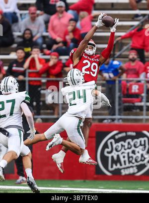 Rutgers wide receiver Ian Strong (9) scores his first touchdown of the ...