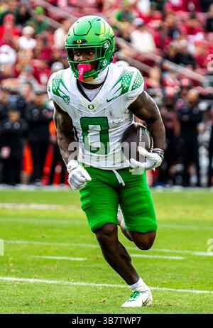 Oregon running back Bucky Irving (0) is tackled by Hawaii defensive ...