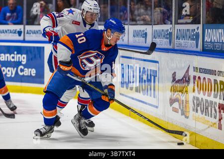 New York Islanders' Kyle MacLean (32) watches the puck against the ...