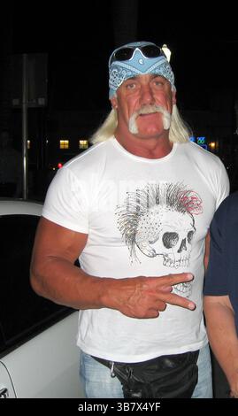 MIAMI BEACH, FL - JUNE 14, 2006: Hulk Hogan leaves a Miami nightclub on ...