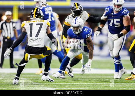 Indianapolis Colts running back Tyler Goodson signals for a punt during ...