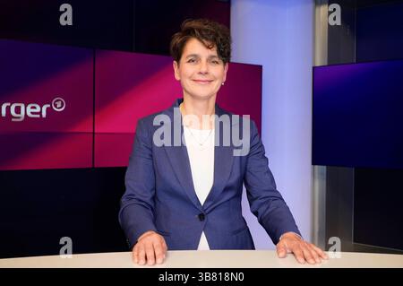 Anna Lehmann in der ARD-Talkshow maischberger im Studio Berlin ...