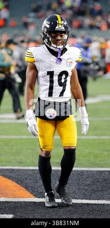 Pittsburgh Steelers wide receiver Calvin Austin III (19) during an NFL ...
