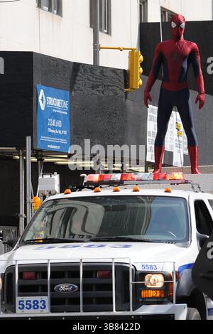 A stuntman on the set of 'The Amazing Spider-Man 2' on Madison Avenue ...