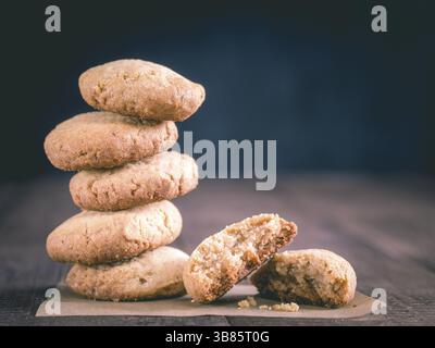 Flower rice cake on black plate Stock Photo - Alamy