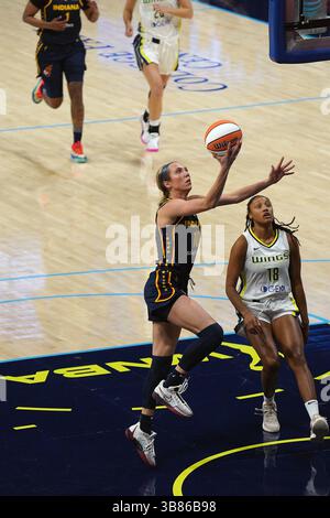 Indiana Fever guard Lexie Hull (10) fights for the ball during the ...
