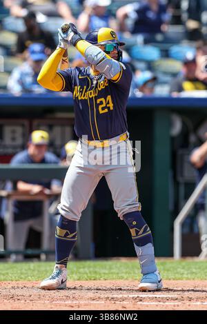 Milwaukee Brewers' William Contreras bats during a baseball game ...