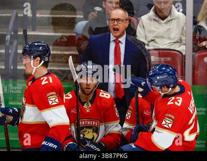 Florida Panthers coach Paul Maurice, center, shouts instructions to his ...